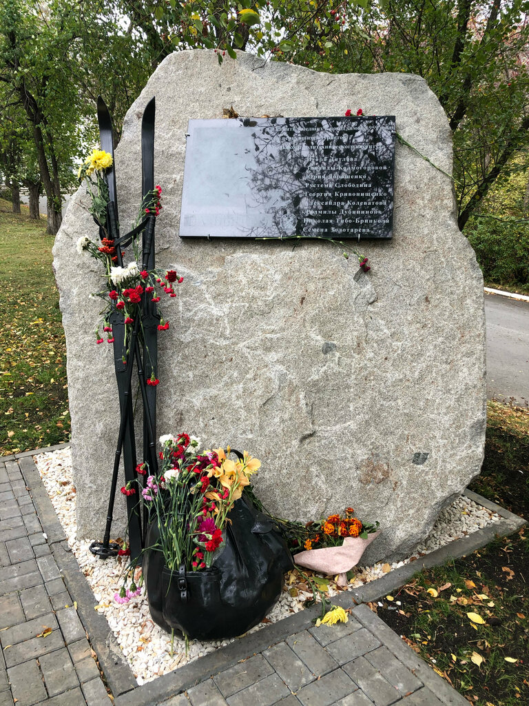 Anıt, heykel Тургруппе И.А. Дятлова, Yekaterinburg, foto