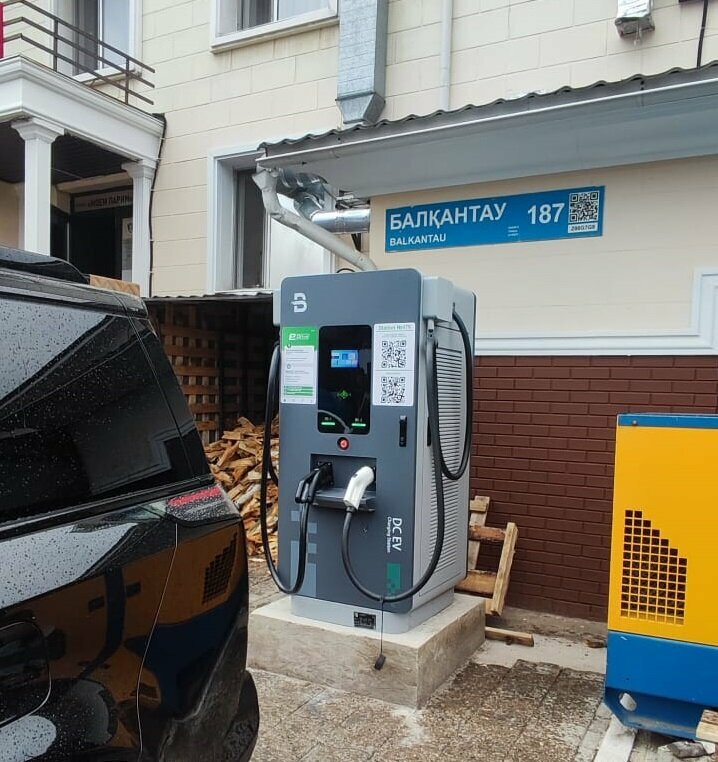 Elektrikli oto şarj istasyonları eDrive, Astana, foto