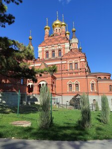 Holy Trinity-Paraskevievsky Monastery (Autonomous Republic of Crimea, Belogorskiy rayon, Zemlyanichnenskiy selskiy sovet, selo Uchebnoye), manastır  Kırım Cumhuriyeti'nden