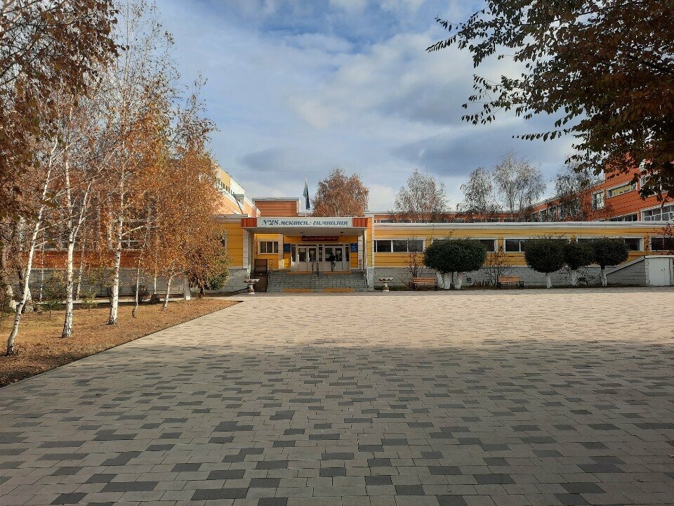 Fen lisesi, sosyal bilimler lisesi No. 28 Secondary School, Kostanay, foto