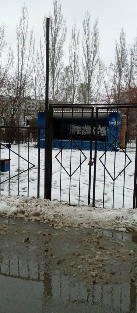 Kuşlar için büyük kafes Aviary , Tolyatti (Togliatti), foto