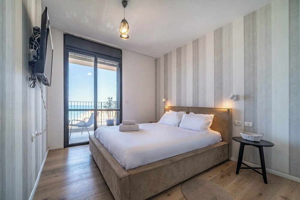 Kısa süreli konaklama Stylish 1br Beach-Front Apt w Sea View, Hayfa, foto