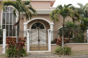Deluxe Property in Cariari (Provincia de Heredia, Canton de Belen), otel  Heredia İli'nden