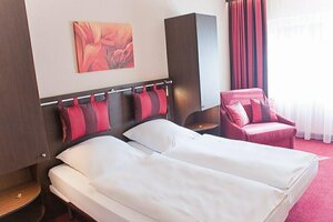 Hotel Restaurant Ramster (Lower Saxony, Heidekreis, Heberer Straße, 16), otel  Schneverdingen'dan