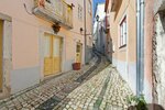 Cosy 1 Bedroom Apartment in St George's Castle (Beco do Forno do Castelo No:9), otel  Lizbon'dan