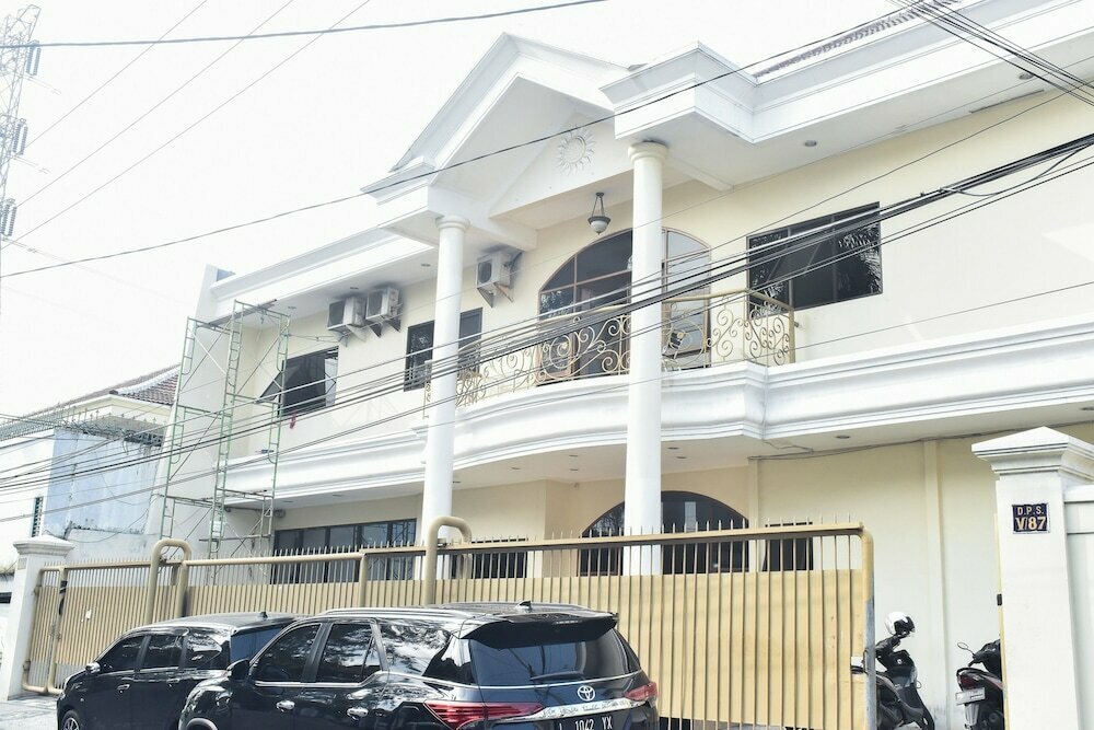 Otel RedDoorz near Lenmarc Mall Surabaya, Surabaya, foto