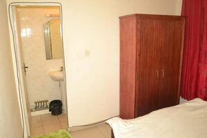 Hôtel Le Feulliage (Libreville), otel  Libreville'den