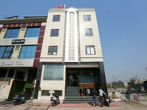 Hotel Anubhav by Oyo Rooms (State of Uttar Pradesh, Lucknow, Lucknow Charbagh), otel  Lakhnau'dan
