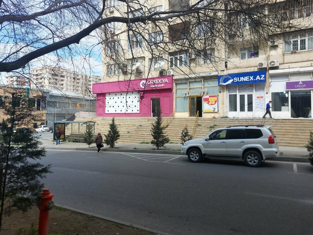 Stil uzmanı, makyöz Orxideya Gozellik merkezi, Bakü, foto