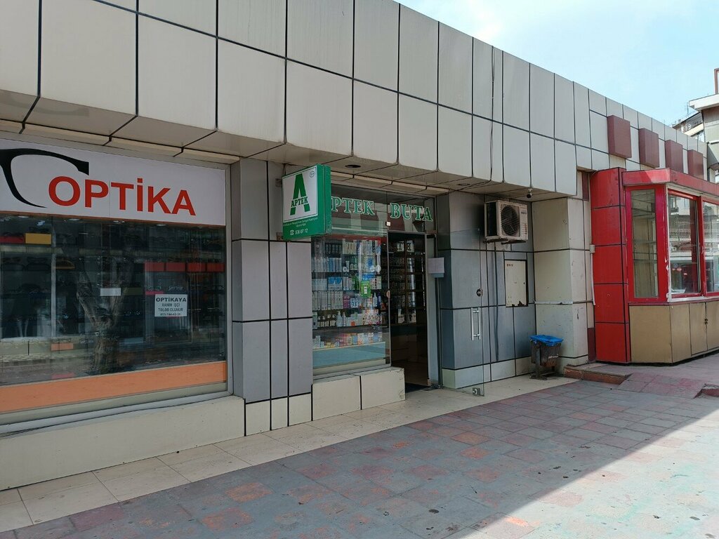 Optik Buta aptek, Bakü, foto