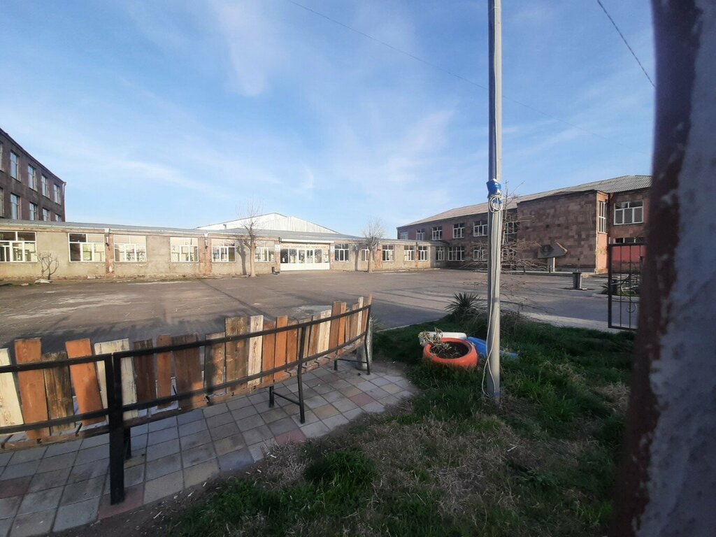 Ortaokul Zovuni secondary school, Kotayk, foto