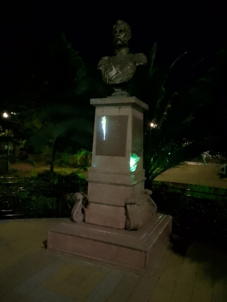 Anıt, heykel Памятник Александру II, Soçi, foto