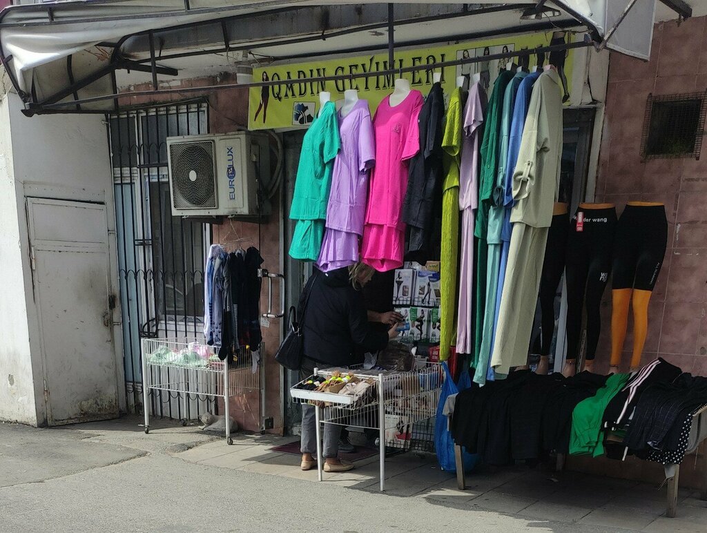 Giyim mağazası Men's And Women's Shoe Store, Bakü, foto