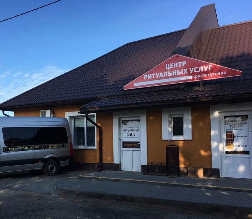 Heykel ve mezarlık taşı üreticileri Память, Mosti, foto