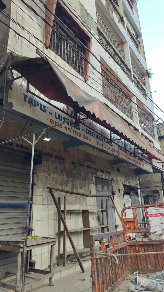 Ev eşyası mağazaları Tapis lustres décoration, Douala, foto