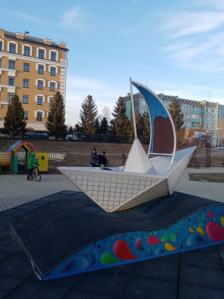 Park, sokak heykeli Кораблик, Abakan, foto