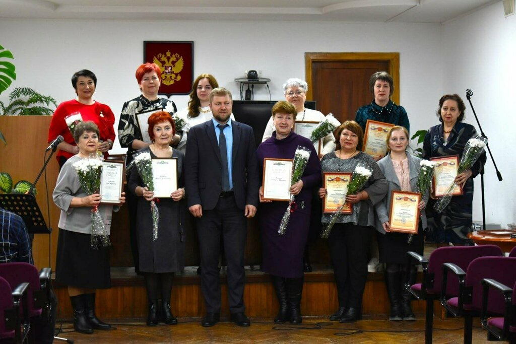 Belediyeler, devlet daireleri Administratsiya Munitsipalnogo Obrazovaniya Gorodskoye Poseleniye Poselok Duminichi, Kalujskaya oblastı, foto