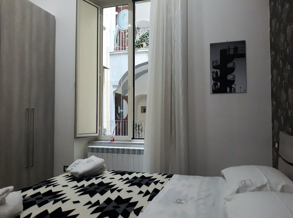 Otel Hermes Rooms for tourists, Napoli, foto