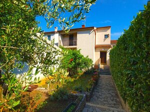 Apartment 949 (Istria County, Pula, Vidikovac ulica), otel  Pula'dan