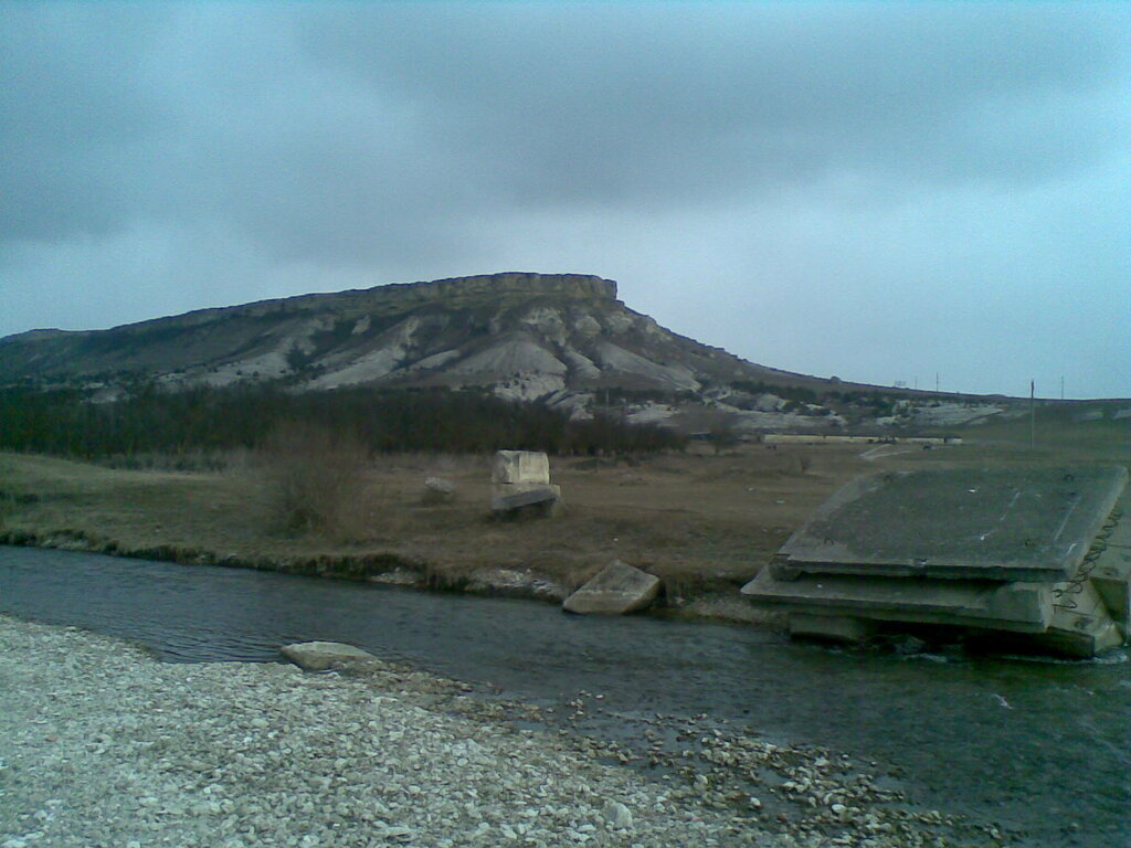 Pınar, çay Spring, stream, Kırım Cumhuriyeti, foto
