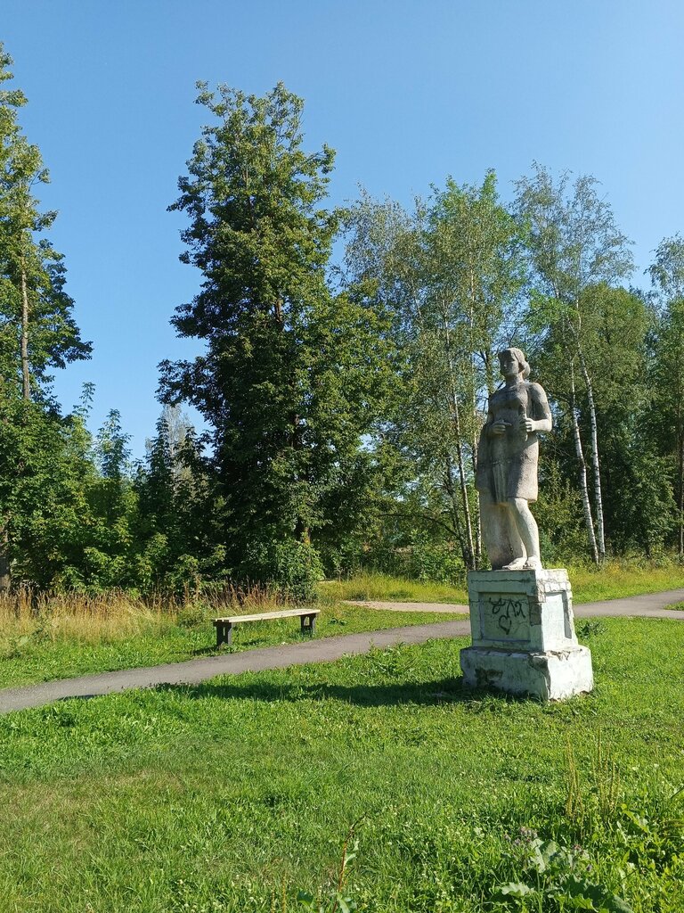 Park, sokak heykeli Ткачиха, Vishniy Volochek, foto