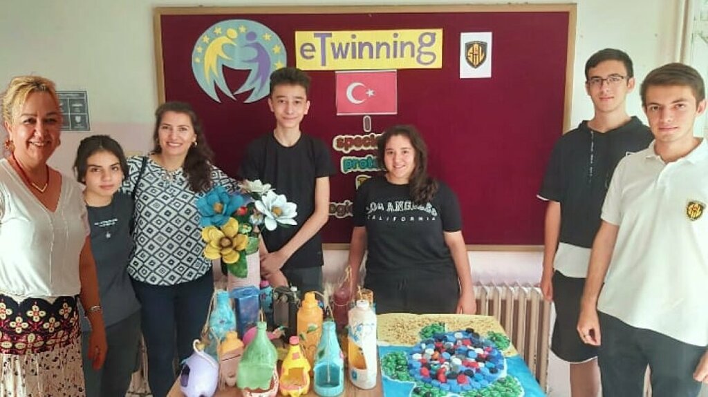 Lise Şemikler Anadolu Lisesi, İzmir, foto