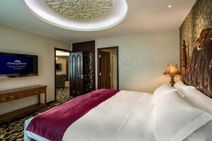 Howard Johnson by Wyndham Paragon Hotel Beijing (Jiangomenneidajie Street No:18A), otel  Beijing'den