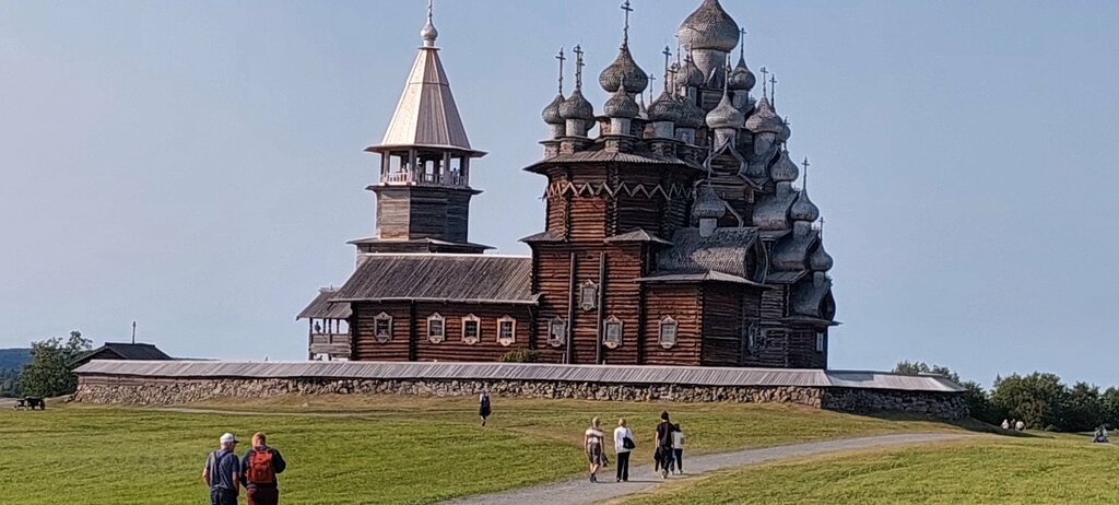Şapel, haç anıtı Chapel of the Assumption of Our Lady, Karelya, foto