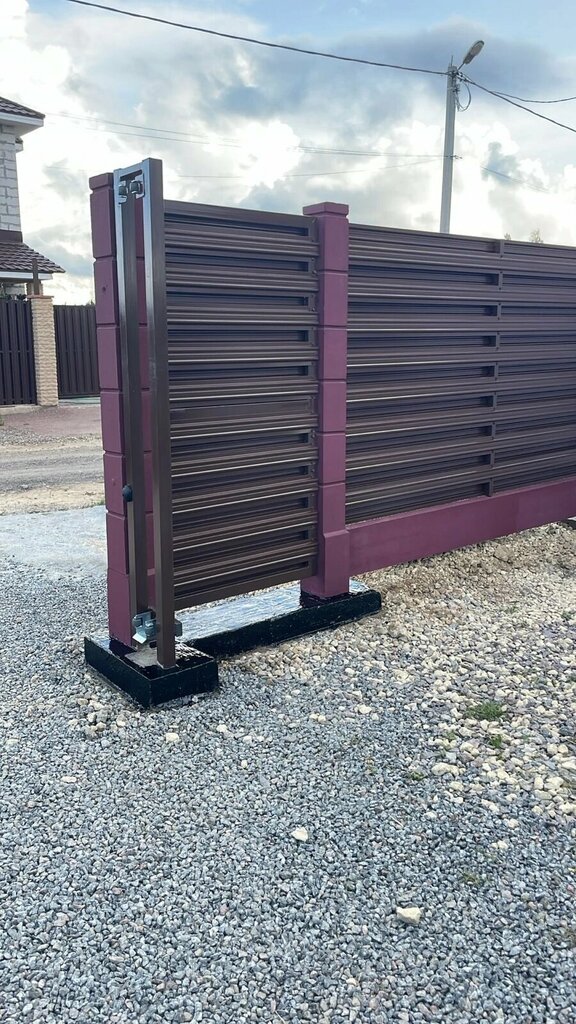 Çitler, parmaklıklar ZaborLego78, Sosnoviy Bor, foto