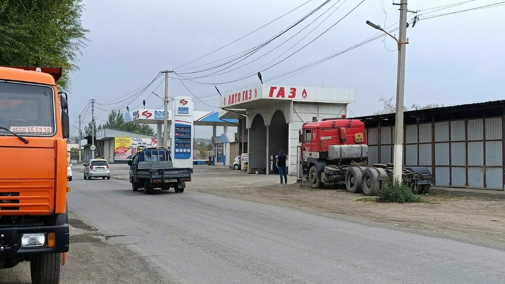 Benzin istasyonu Ross Petrol, Osh, foto