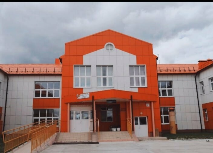 Ortaokul Mkou Lugovskaya srednyaya obshcheobrazovatelnaya shkola, Hantı‑Mansi Özerk Okrugu, foto