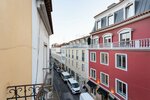 Altido Bold & colourful 1-bed flat at the heart of Chiado (Rua Nova da Trindade No:26), otel  Lizbon'dan