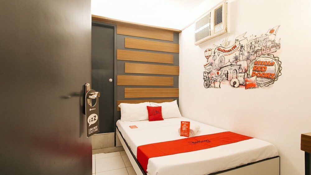 Otel RedDoorz near Fishermall Quezon City, Quezon Şehri, foto