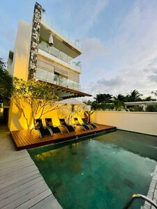 Beautiful Luxury 2-bed Apartment in Pereybere (Grand Baie), otel  Dünya'dan