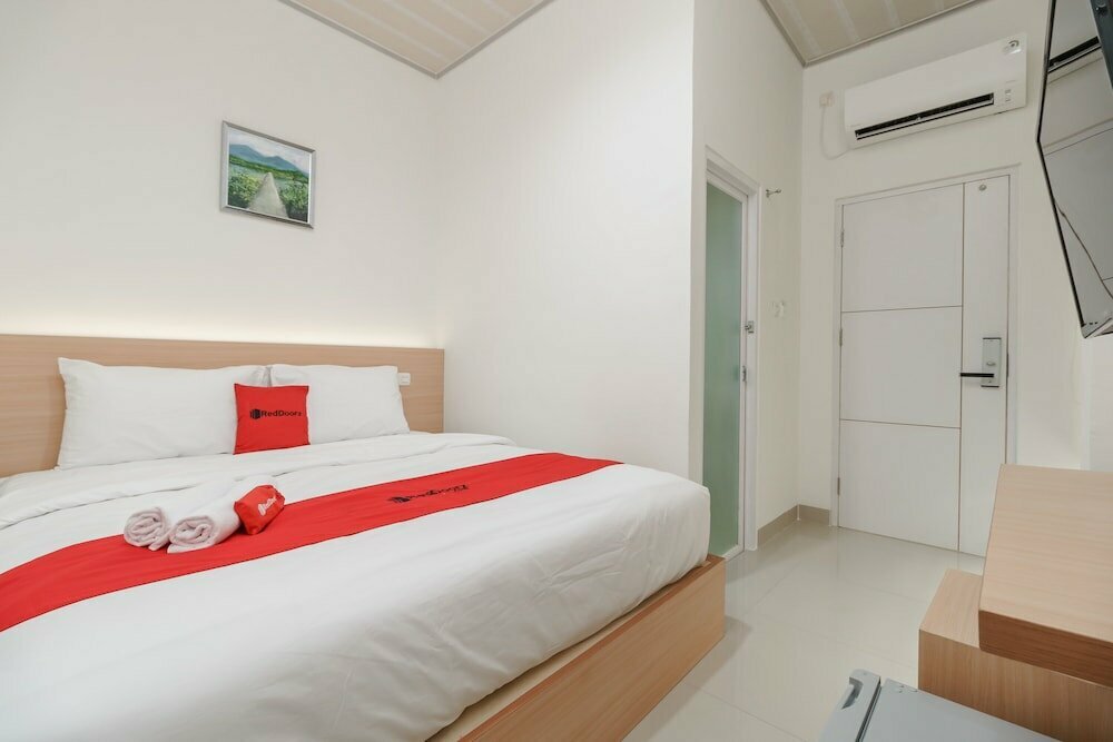 Otel RedDoorz Plus near Rs Rk Charitas 2 Palembang, Palembang, foto
