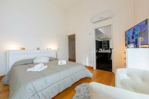 Villa Meraviglia (Lombardy, Provincia di Como, Via Cima dei Ronchi), otel  Lombardiya'dan