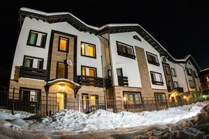 Апартаменты Чудо (Raduzhny pereulok No:5, Esto-Sadok Village), otel  Soçi'den