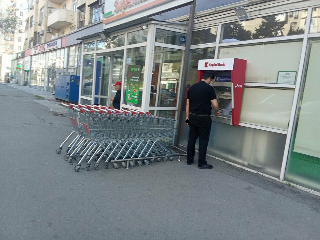 ATM'ler Kapital, Bakü, foto