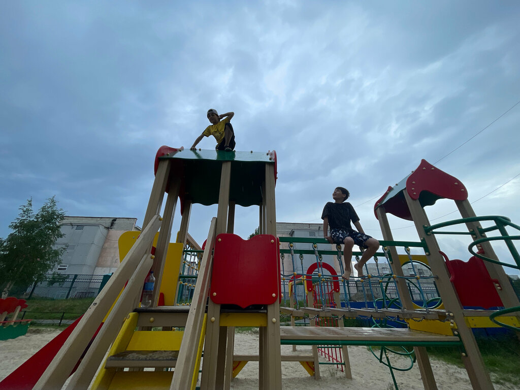 Oyun alanı Playground, Noyabrsk, foto
