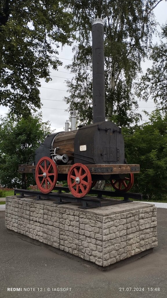 Teknoloji anıtı Макет первого русского паровоза, Nijni Tagil, foto