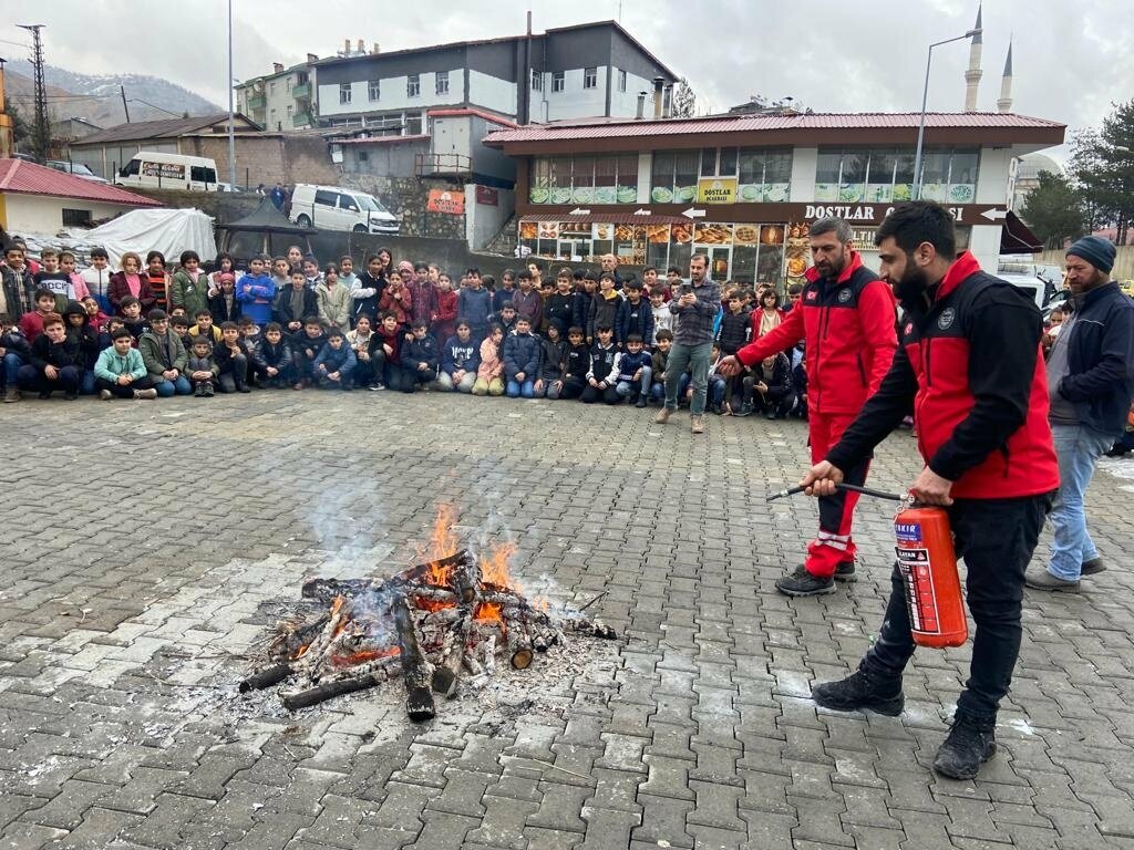 Ortaokul Hizan Merkez Ortaokulu, Hizan, foto