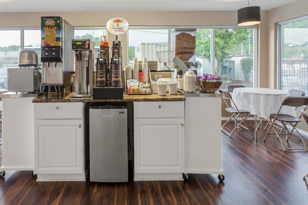 Otel Super 8 by Wyndham Sevierville Riverside, Tennessee Eyaleti, foto