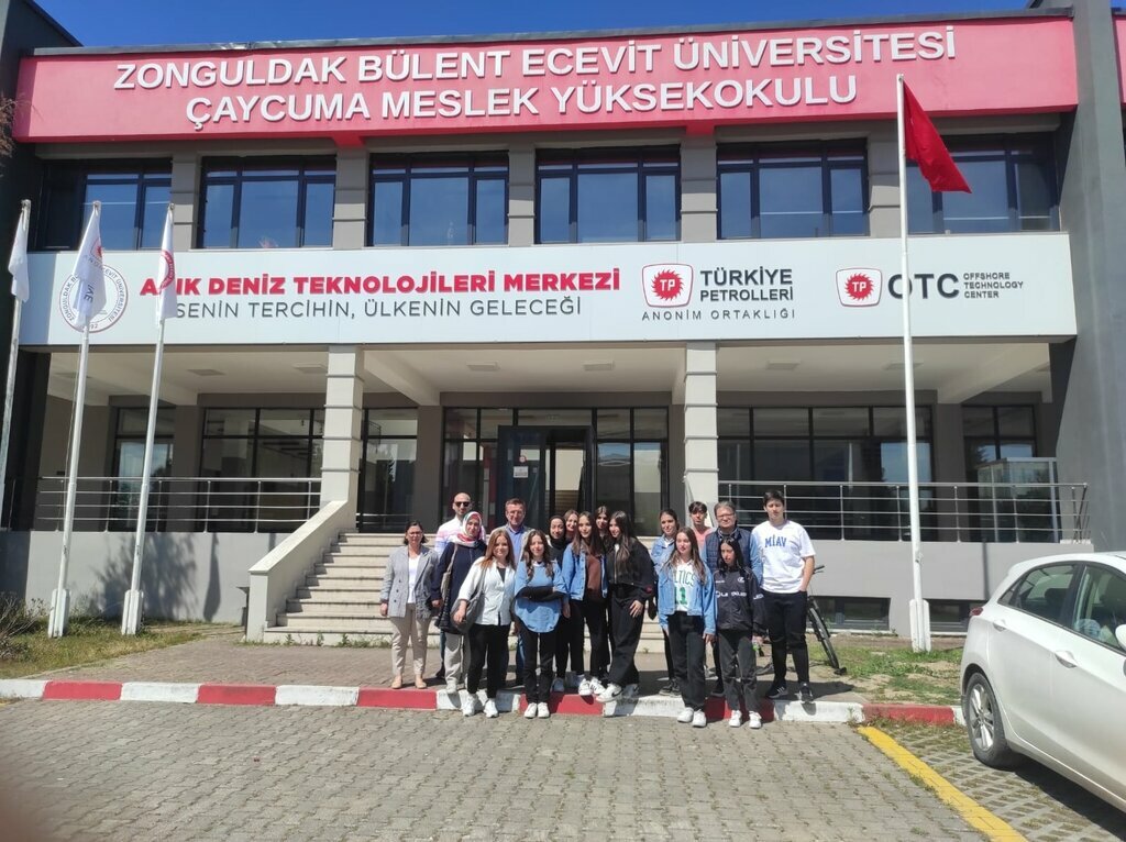 Mesleki ve teknik anadolu lisesi Bülent Ecevit Üniversitesi Çaycuma Meslek Yüksek Okulu, Çaycuma, foto