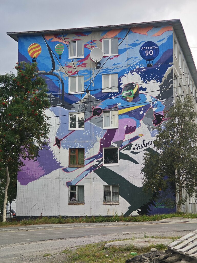 Sokak sanatı Граффити Горнолыжник, Kirovsk, foto