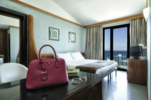 Mare Hotel (Liguria, Provincia di Savona, Via Nizza, 41), otel  Savona'dan
