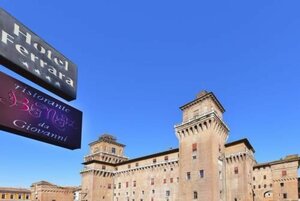 Mercure Ferrara (Largo Castello No:36, Ferrara), otel  Ferrara'dan