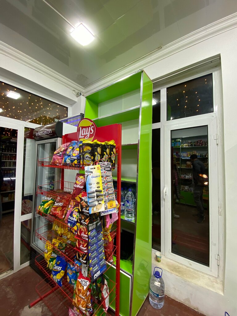 Market Coca Cola Market, Angren, foto