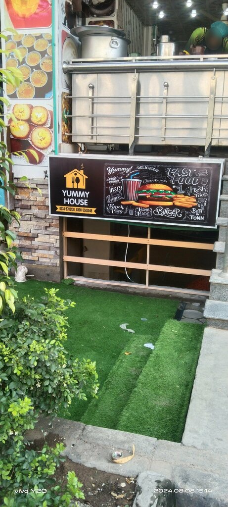 Fast food Yummy House, Islamabad, foto