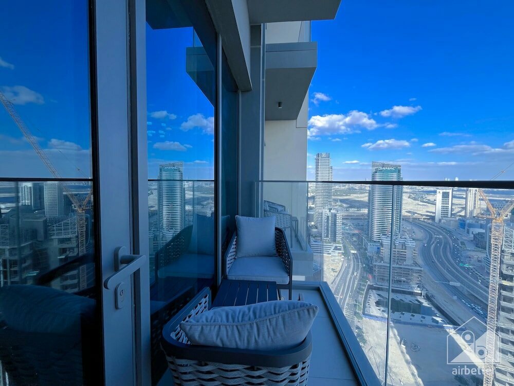Kısa süreli konaklama Luxury Living in 1bedroom With Balcony in Downtown, Dubai, foto
