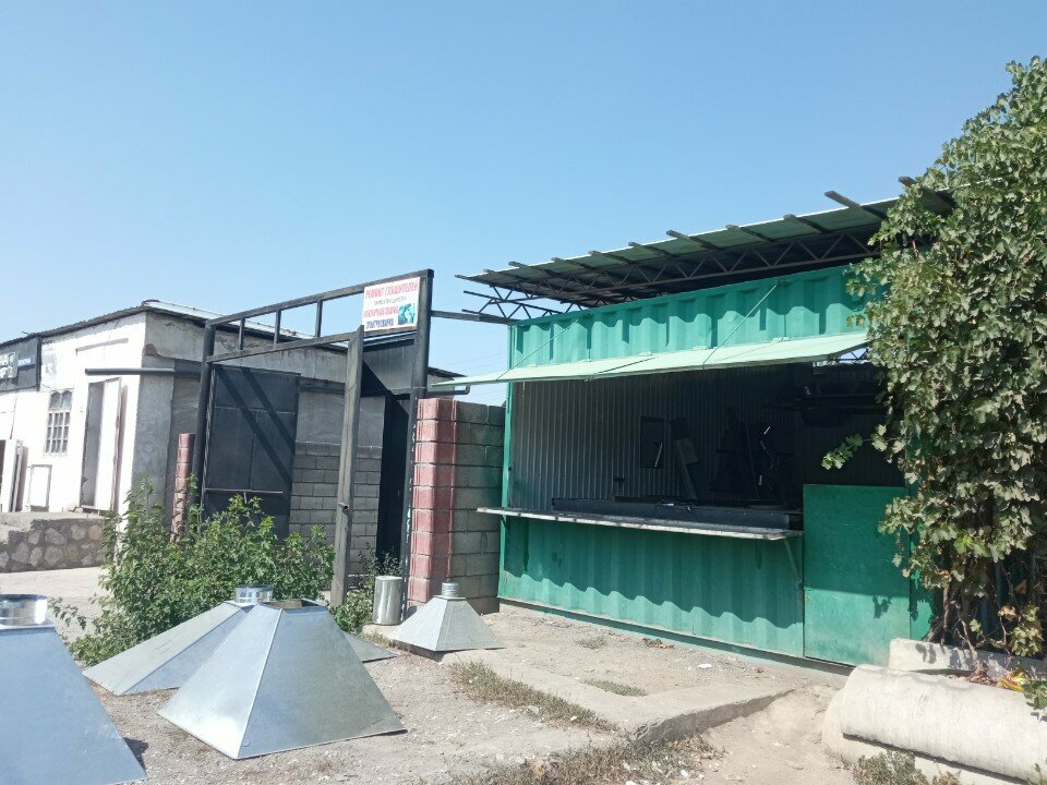 Çitler, parmaklıklar Жестянщик, Osh, foto